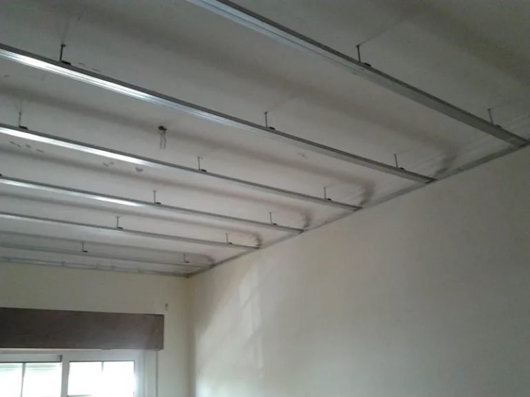 Aplicação de tecto falso - Pinturas JLB